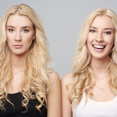 Zwei Mädchen werden am selben Tag, im selben Monat und im selben Jahr ...